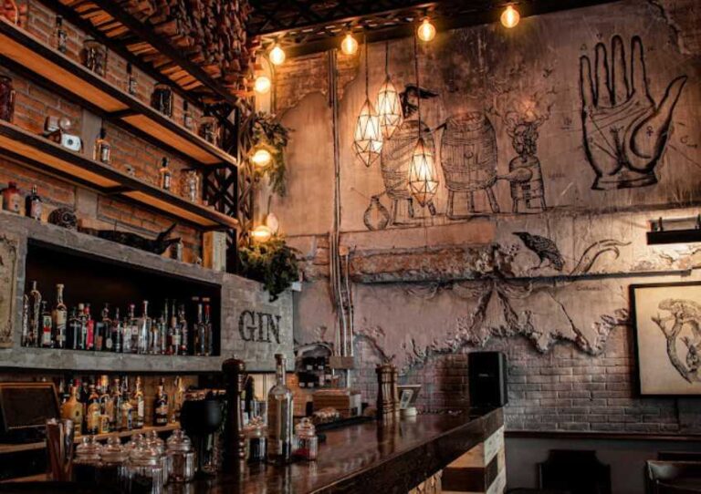 Explora la escena de bares en la Condesa, donde la noche cobra vida ...