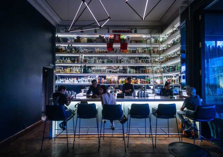 Rayo Bar: un relámpago de agave, creatividad y experiencias sensoriales ...